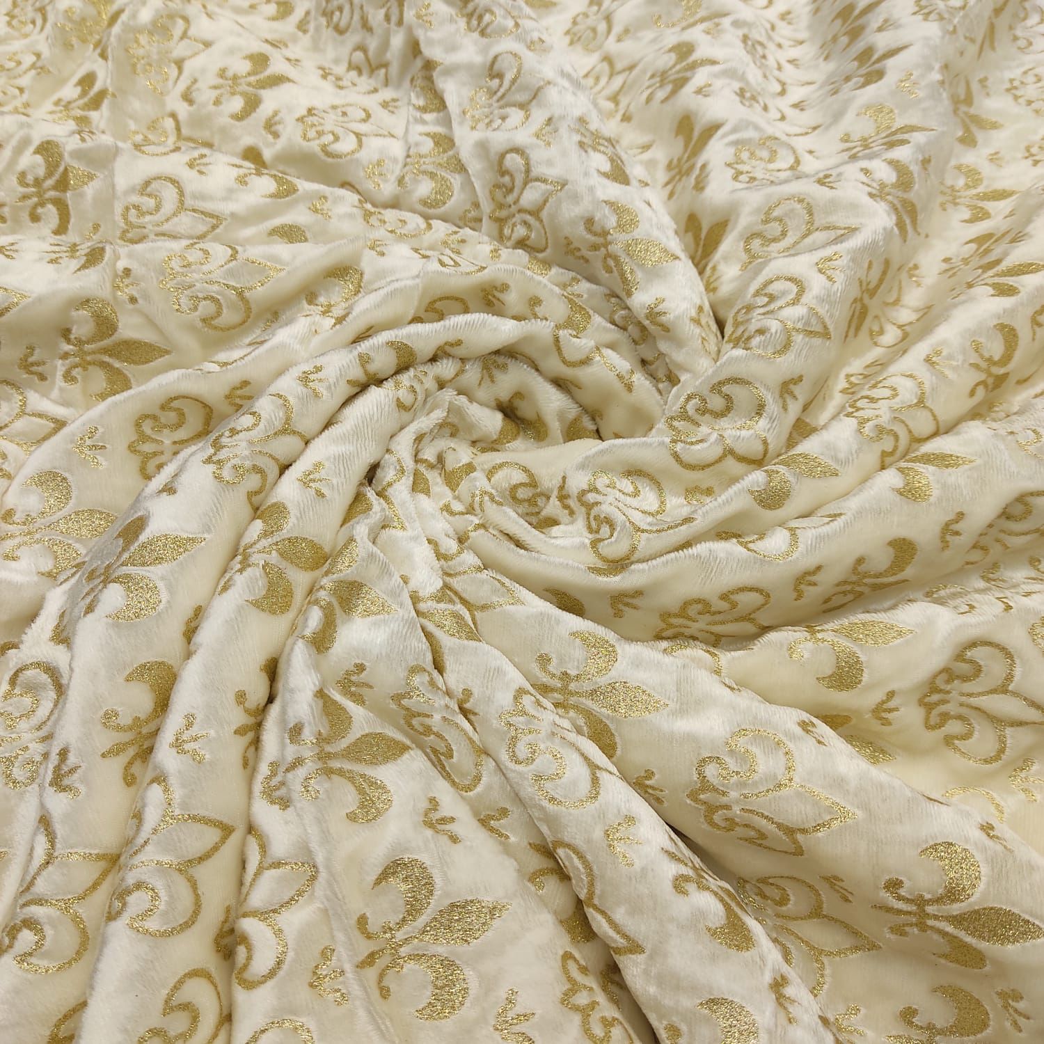 Pure viscose Velvet Foil Print Dyeable 44 inch width – Fabric Forever
